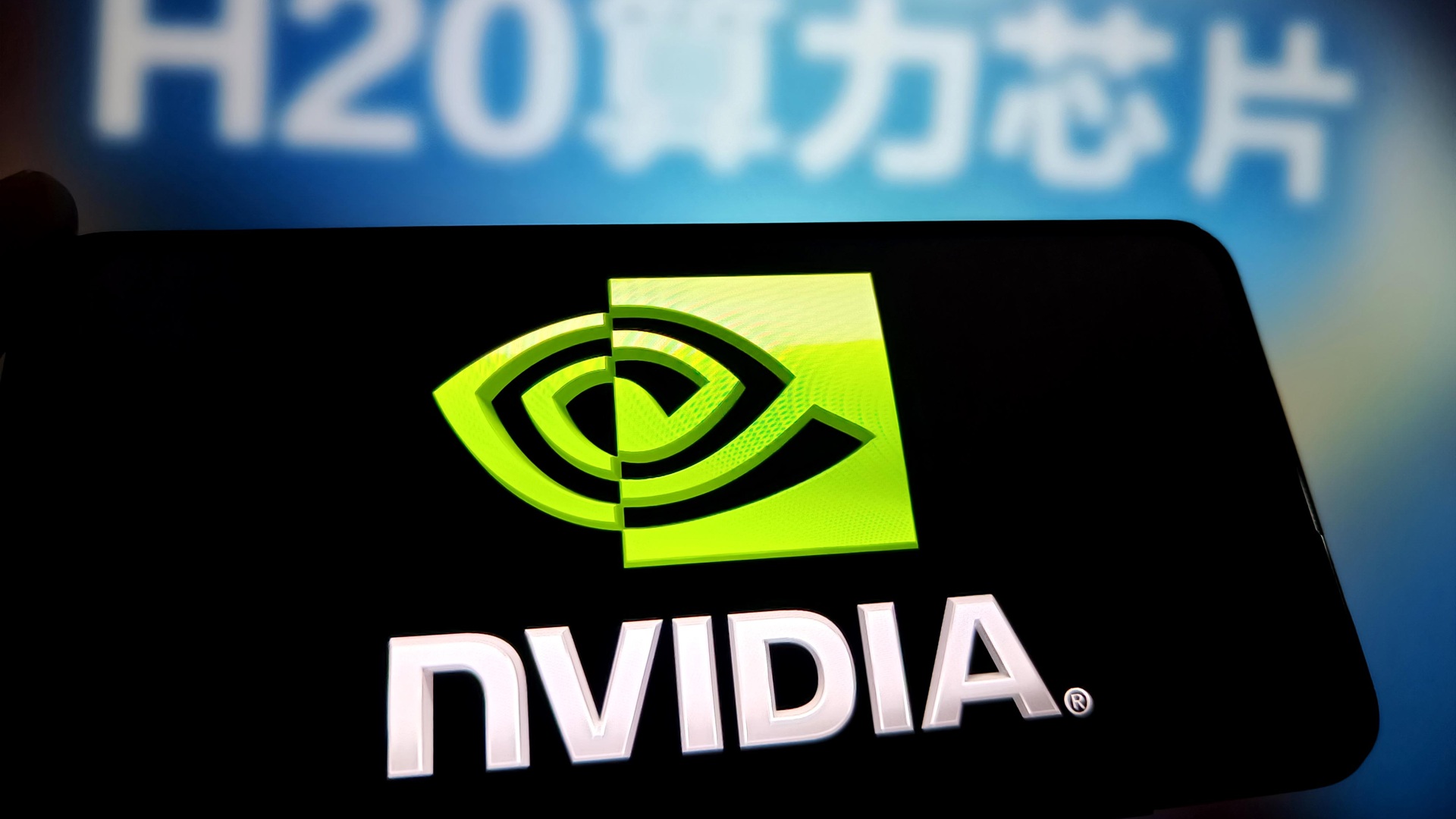 两名中国国籍人士因非法向中国发送英伟达AI芯片被捕 - 中美日报网