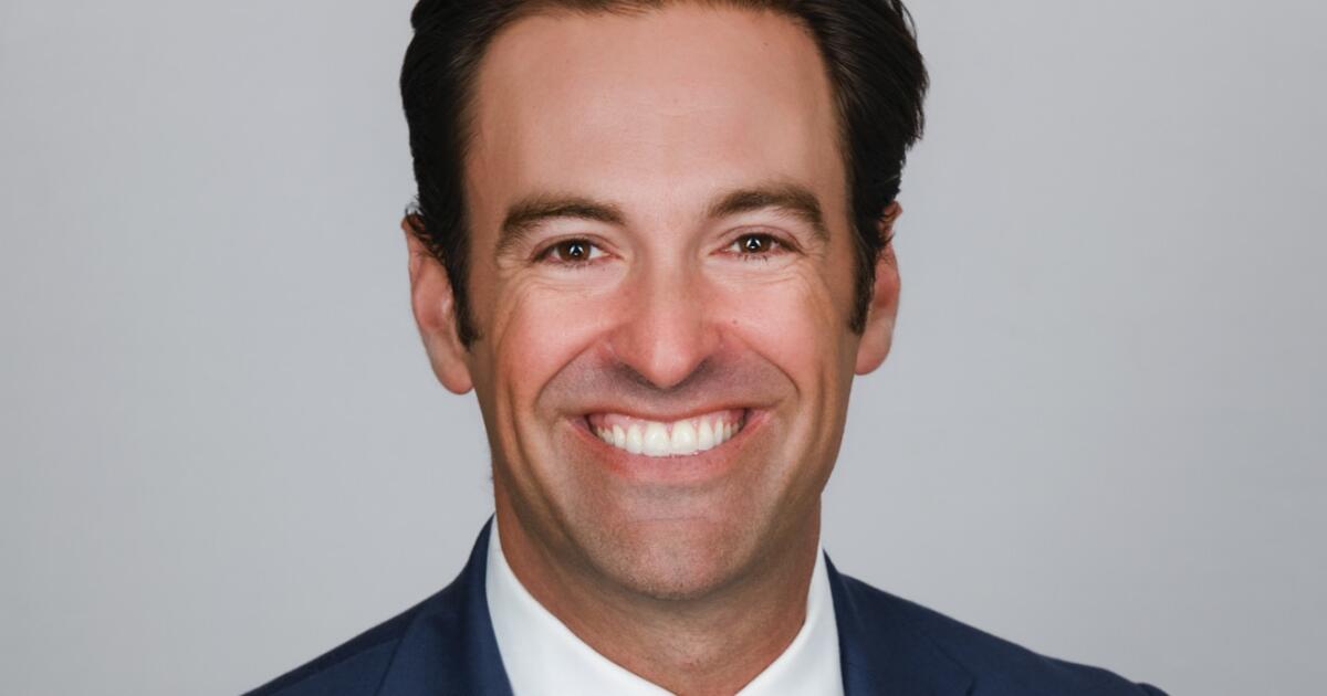 CNN聘请资深记者Elex Michaelson主持新的深夜新闻节目 - 中美日报网